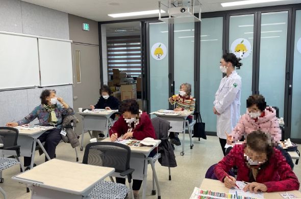 과천시 경증치매 어르신 대상 ‘치매환자 쉼터…참여자 및 가족으로부터 높은 호응